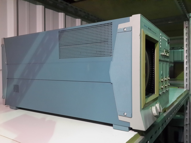 TEKTRONIX DSA 602A DIGITIZING SIGNAL ANALYZER - 裕益科技自動化設備可程式編碼器PLC分散式控制 ...