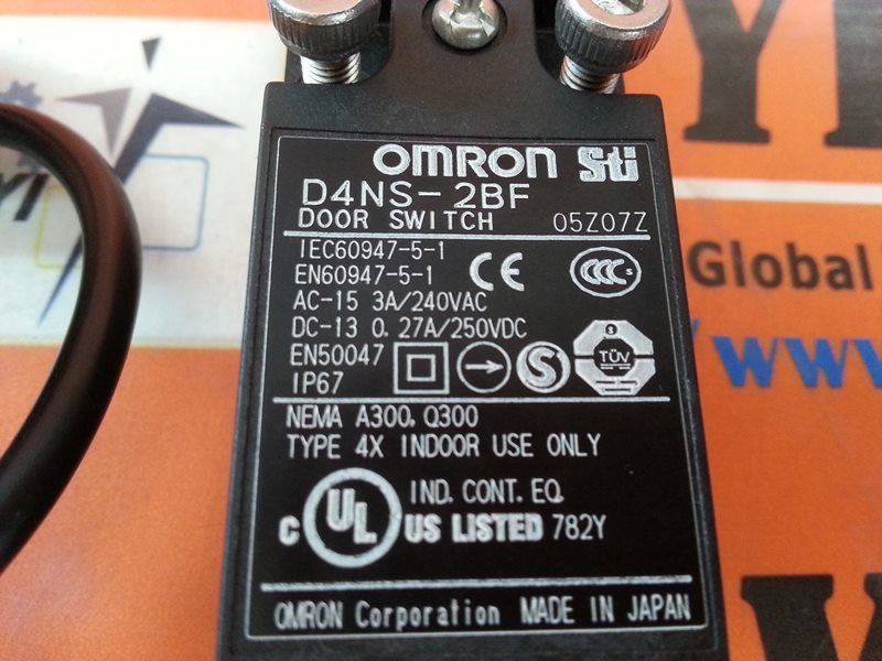 OMRON D4NS-2BF DOOR SWITCH - 裕益科技自動化設備可程式編碼器PLC分散式控制系統DCS