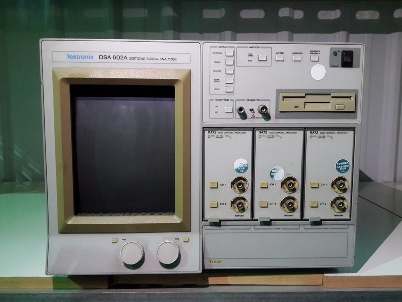TEKTRONIX DSA 602A DIGITIZING SIGNAL ANALYZER - 裕益科技自動化設備可程式編碼器PLC分散式控制 ...